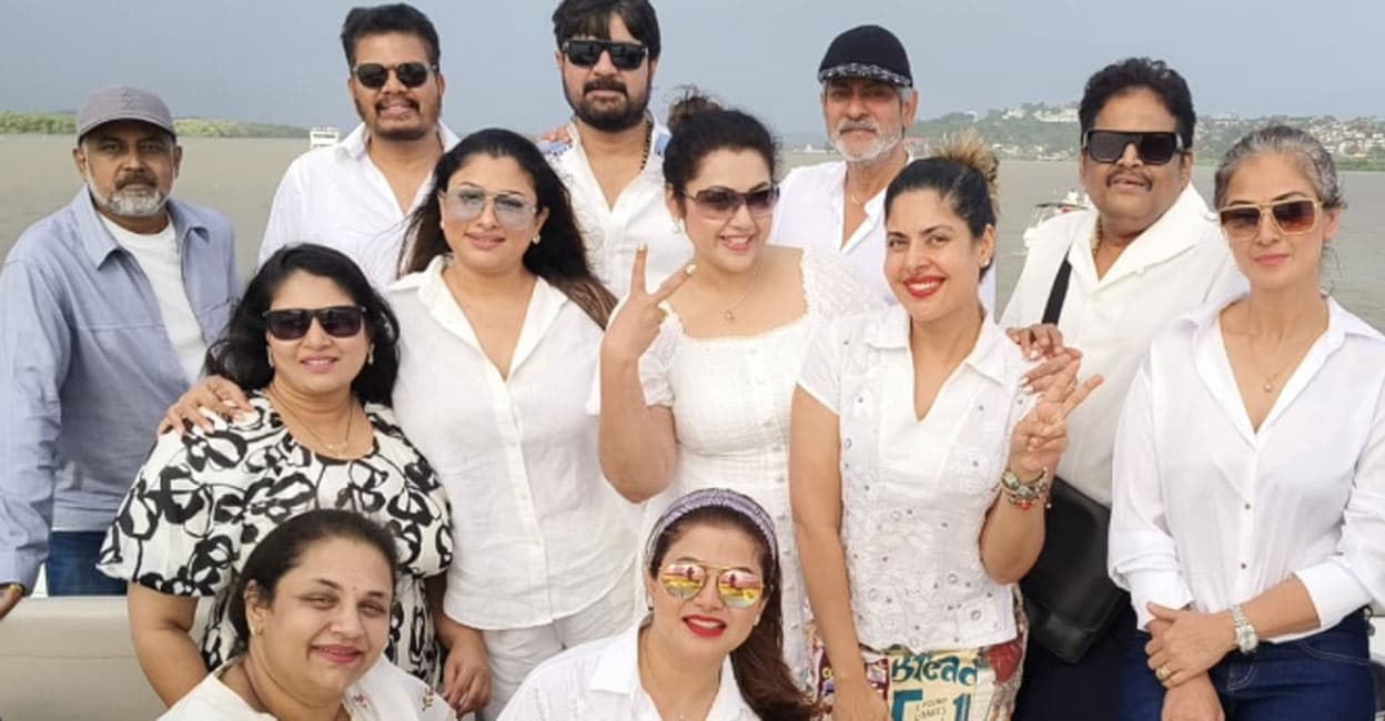 Simran, Meena, Prabhu Deva. 90s South Indian celebrities reunite in Goa ...