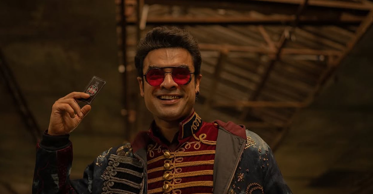 Handsome chathan: Fans shower love on Tovino Thomas’ latest ‘Lokah ...