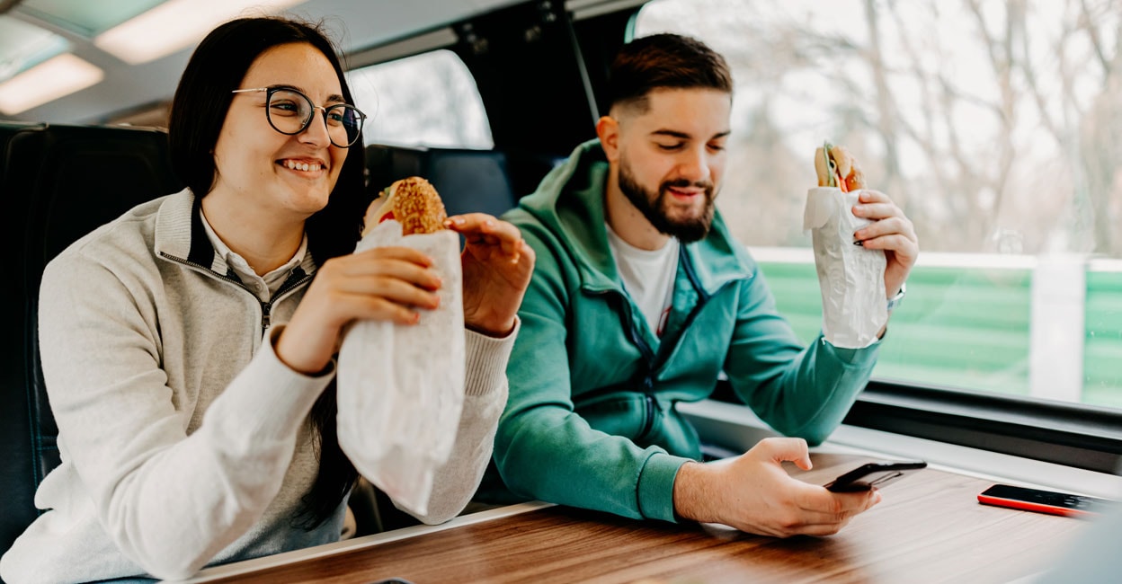 Apple on the run, coffee on the subway: Is eating on the go polite ...