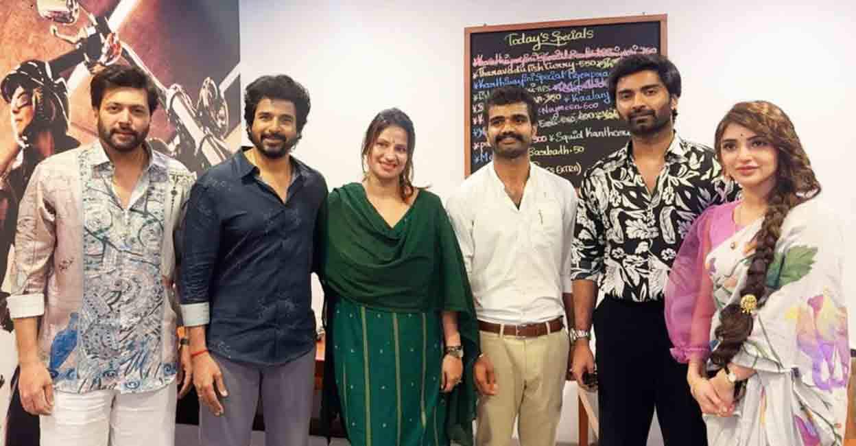 Tamil superstars make a surprise lunch stop at this Kochi seafood place