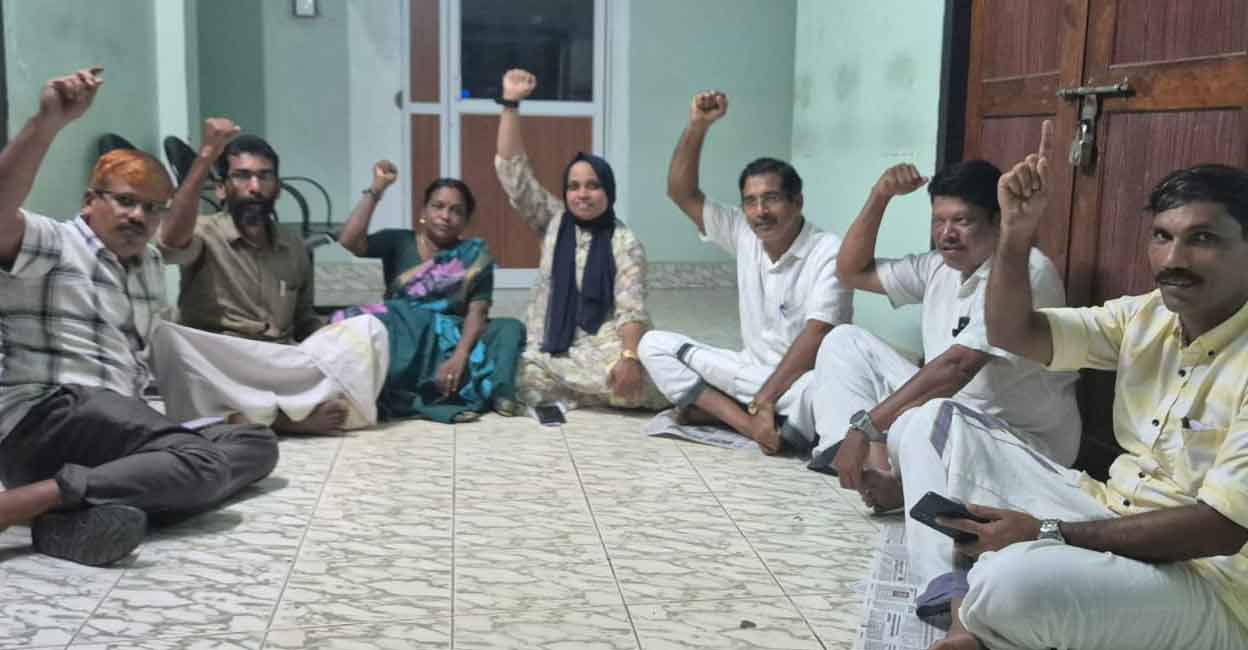 Street light turns flashpoint, opposition stages sit-in at ...