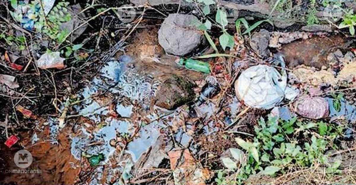 Drinking water mixes up with waste liquid after pipes burst in Palakkad ...