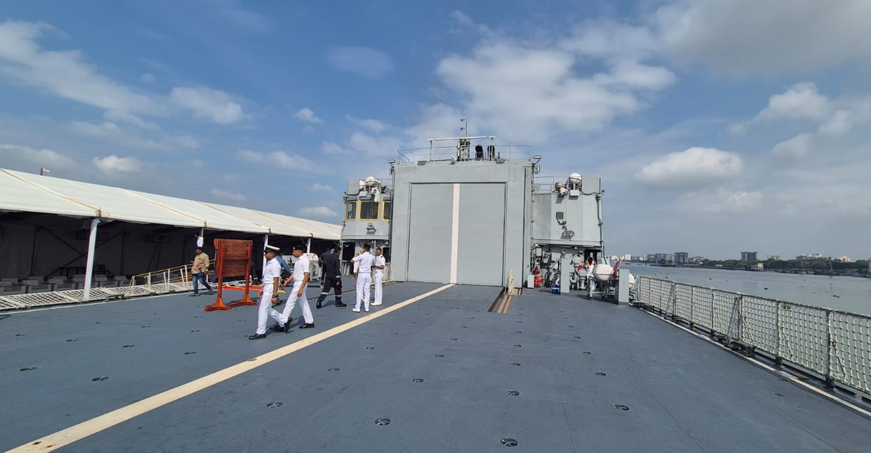 Advanced AUV and Survey Boats: Navy commissions INS Ikshak, marks a new ...