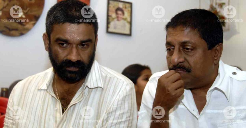 Actor Sreenivasan’s body brought to his house in Kandanad; cremation at ...