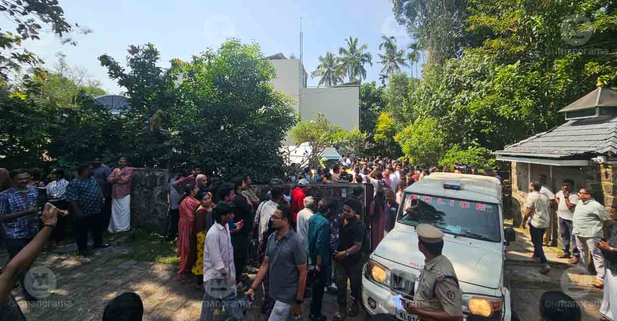 ‘No airs, was one among us’: In life & death, Sreenivasan had a way ...