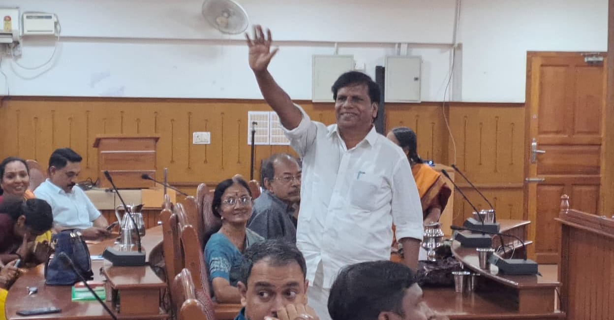 BJP's PL Babu elected as Tripunithura municipality chairperson | Kerala ...