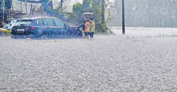 Kerala Rain: Holiday for educational institutions in 11 districts ...