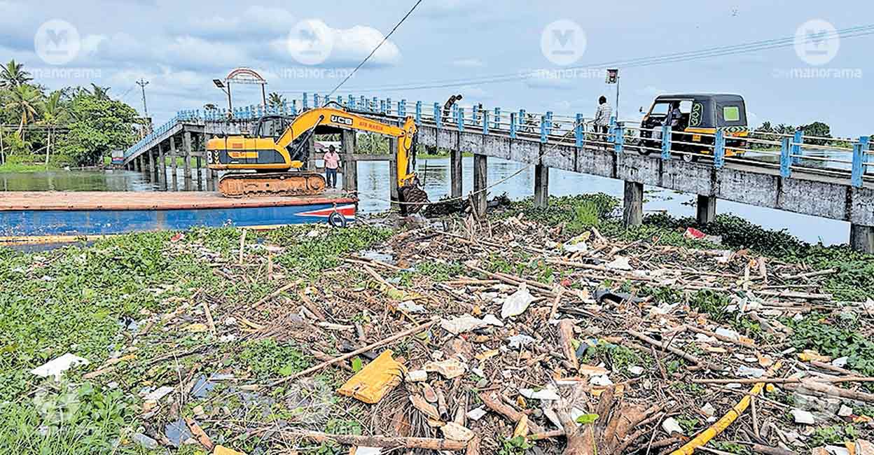 Waste accumulated near Kuttanad's Kumbalamchira Bridge removed, water transport restored ...