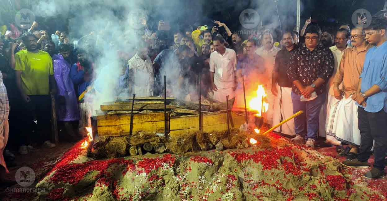 Lal Salaam Comrade, VS Achuthanandan laid to rest amid rich tributes ...