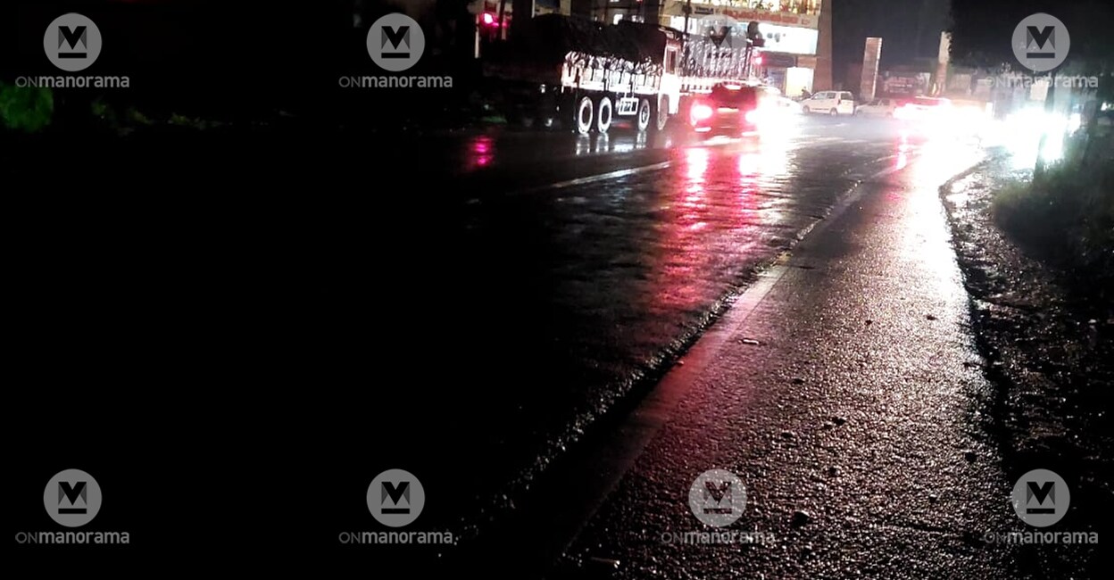 Monsoon showers leave MC road in ruins, commuters at risk | Kerala News ...