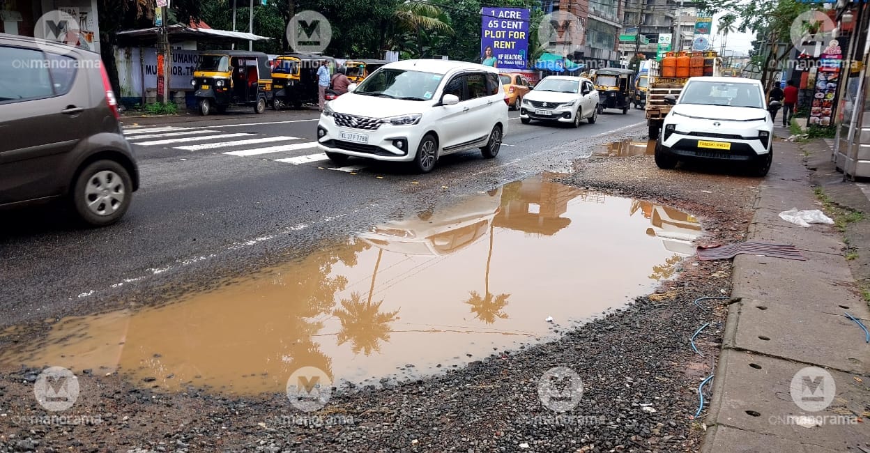 Monsoon showers leave MC road in ruins, commuters at risk | Kerala News ...