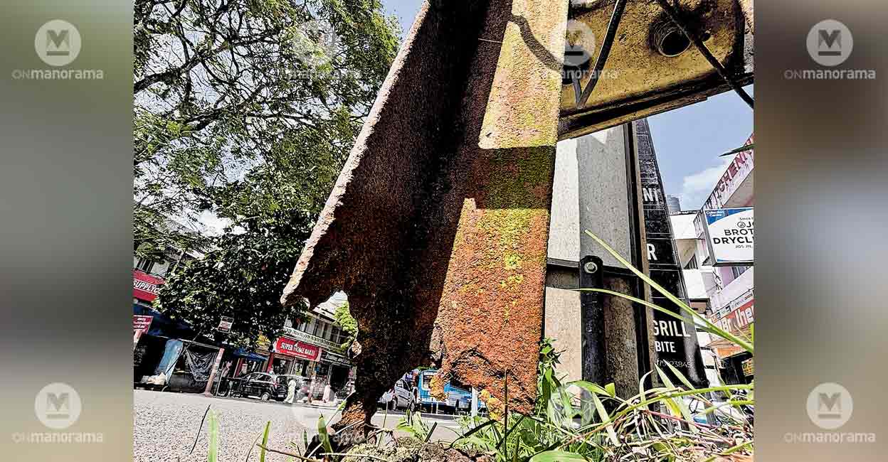 Unstable power poles near Kanjikuzhi signal in Kottayam pose major risk ...