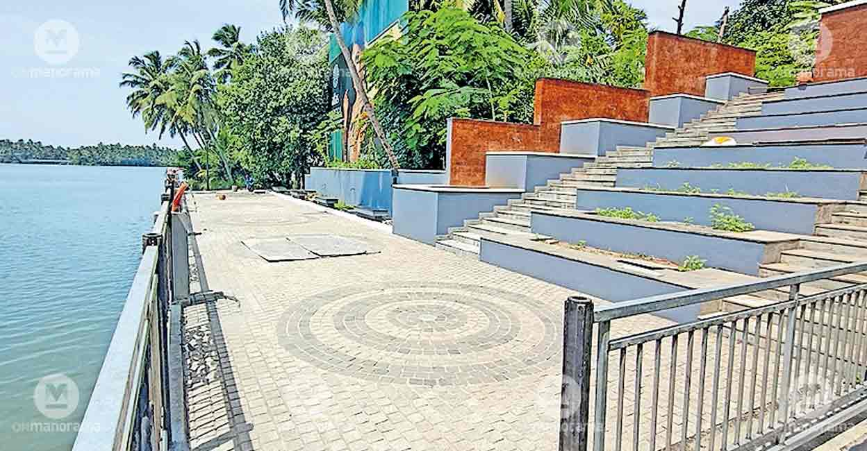 Kottakadavu floating restaurant: Tourism department’s dream project ...