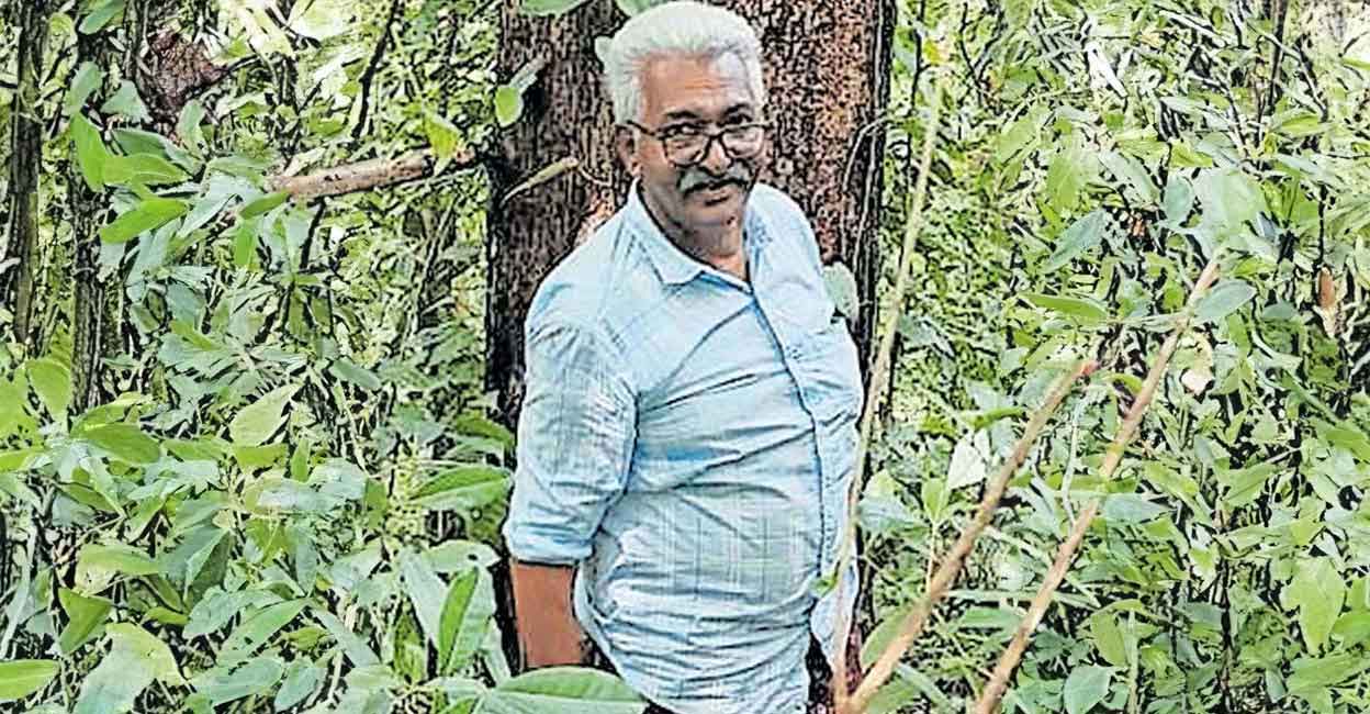 Face-to-face with tiger, Kannur farmer clings to tree for 45 minutes ...