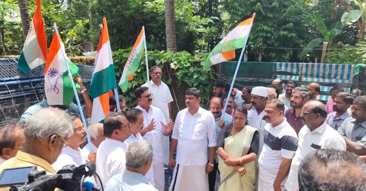 Congress stages protest in Thrissur after BJP leader allegedly ...