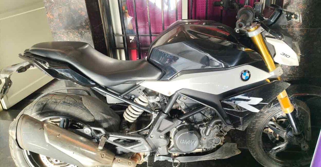 Luxury bike speeds past passengers on Ernakulam Town railway platform, rider on the run | Kerala ...