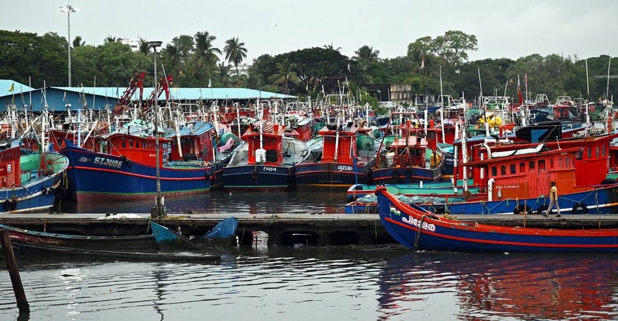 CITU blocked sales at Cochin harbour over nokku kooli dispute, say fishermen; trade union denies ...