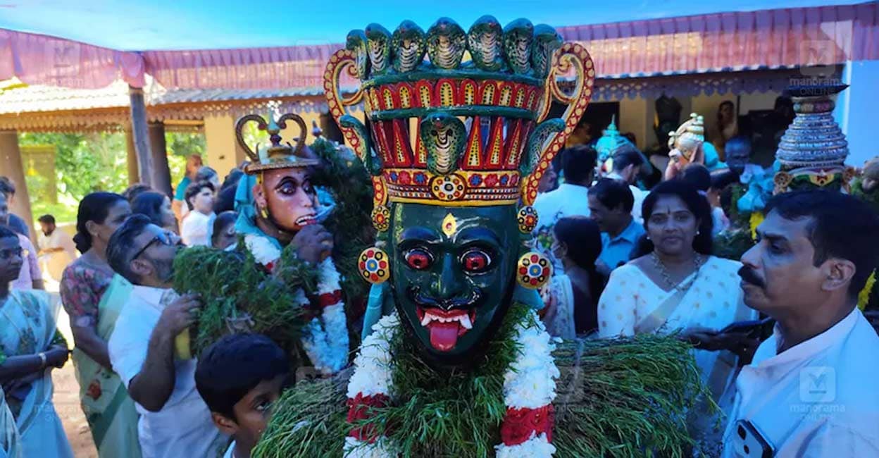 What is Kummattikkali? Thrissur to come alive as Kummatis roam about ...