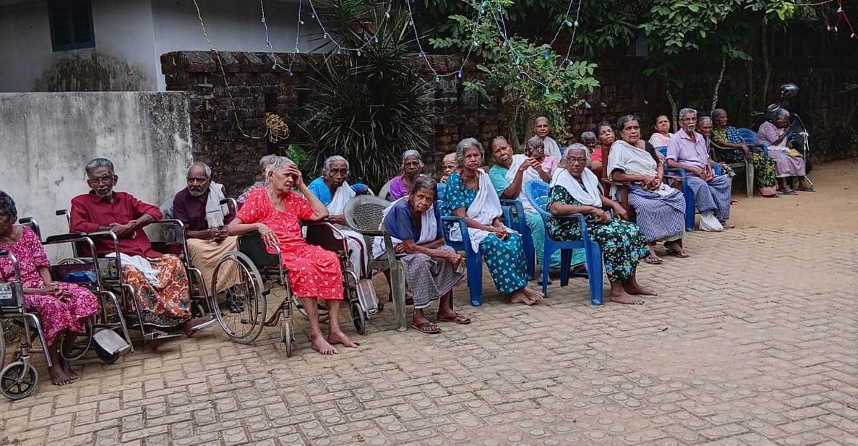 Gas leak triggers blast at old-age home in TVM; two staffers injured ...