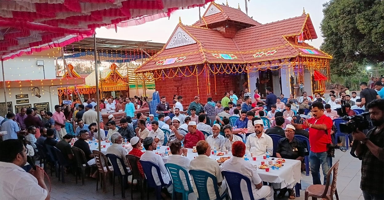 Centuries-old Kasaragod temple hosts Iftar in its courtyard during ...