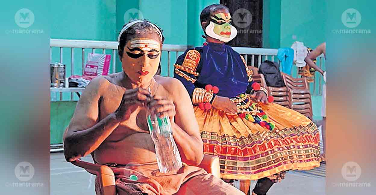 Kerala Muslim man breaks Ramadan fast moments before Kathakali debut in ...
