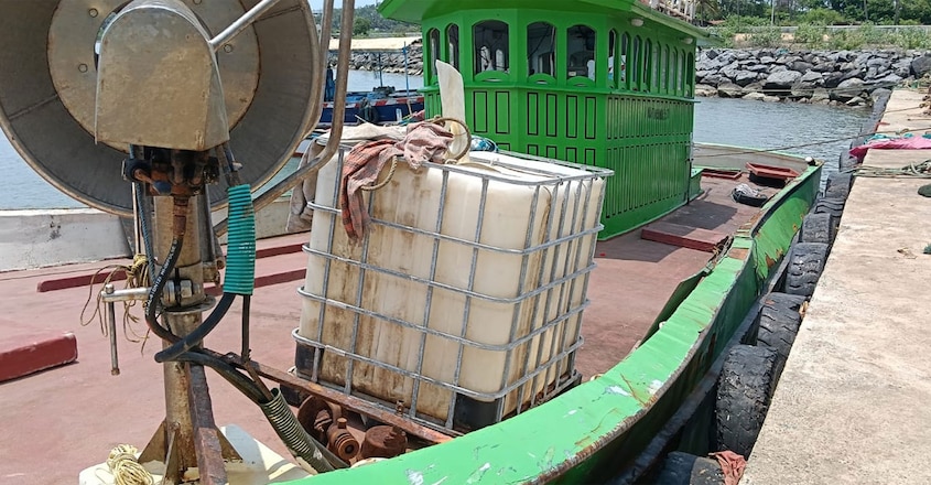 Mid-sea hit-and-run off Kasaragod coast leaves Tamil Nadu fishing boat ...