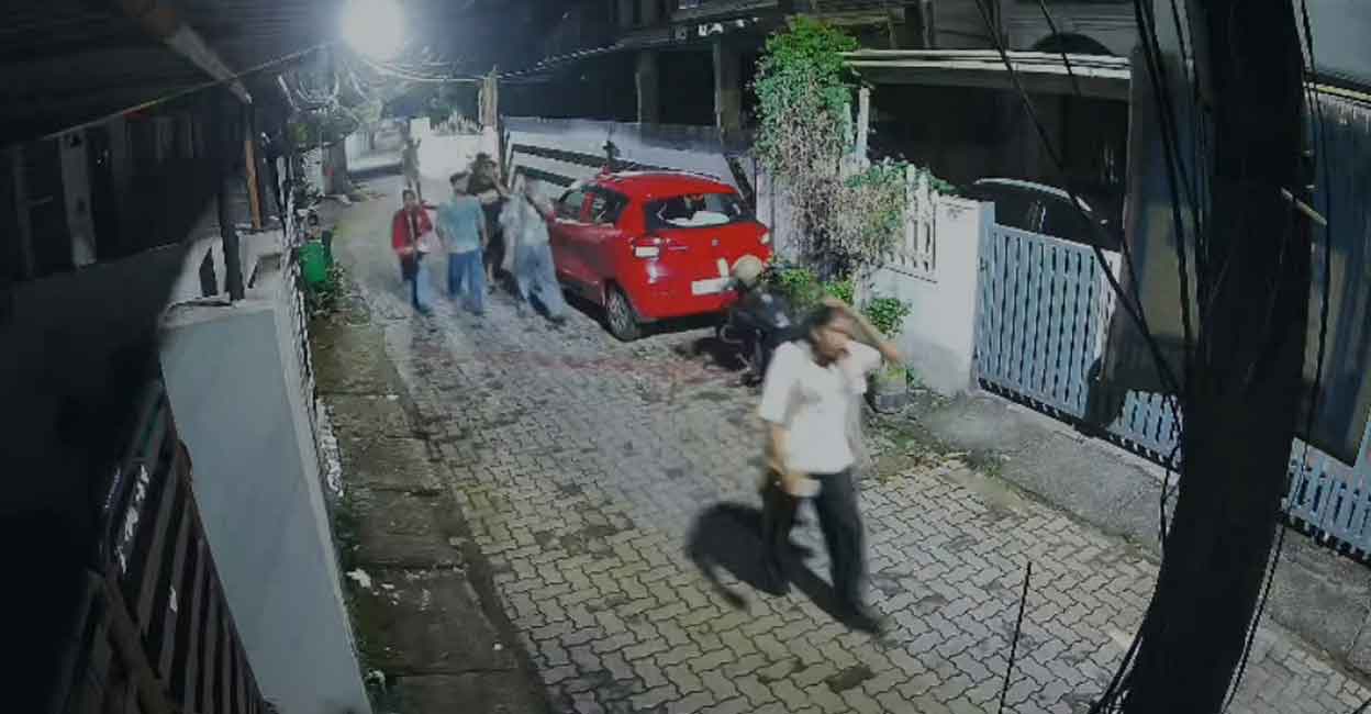 Knife-wielding youths create havoc at Kochi juice shop, two arrested ...