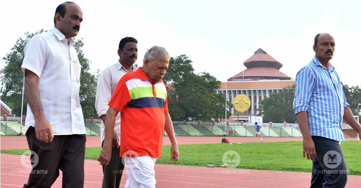 VS Achuthanandan: How shirshasana, sunbathing and discipline shaped his ...