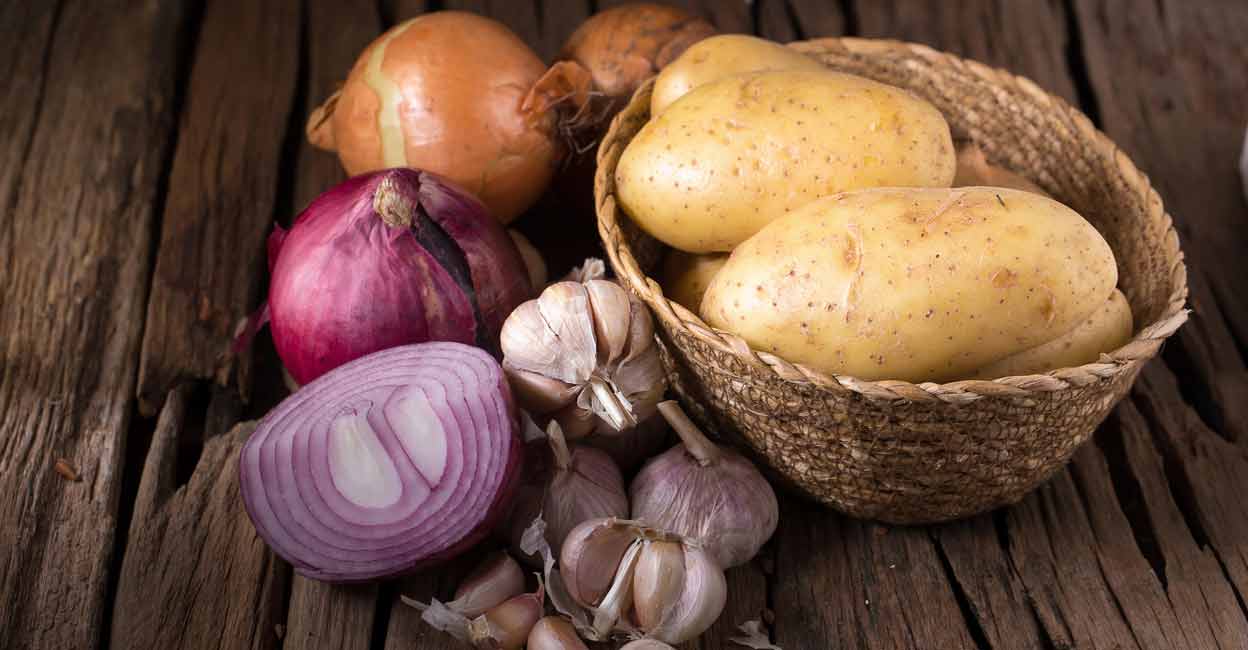 Do potatoes and onions stored together release toxic chemicals ...