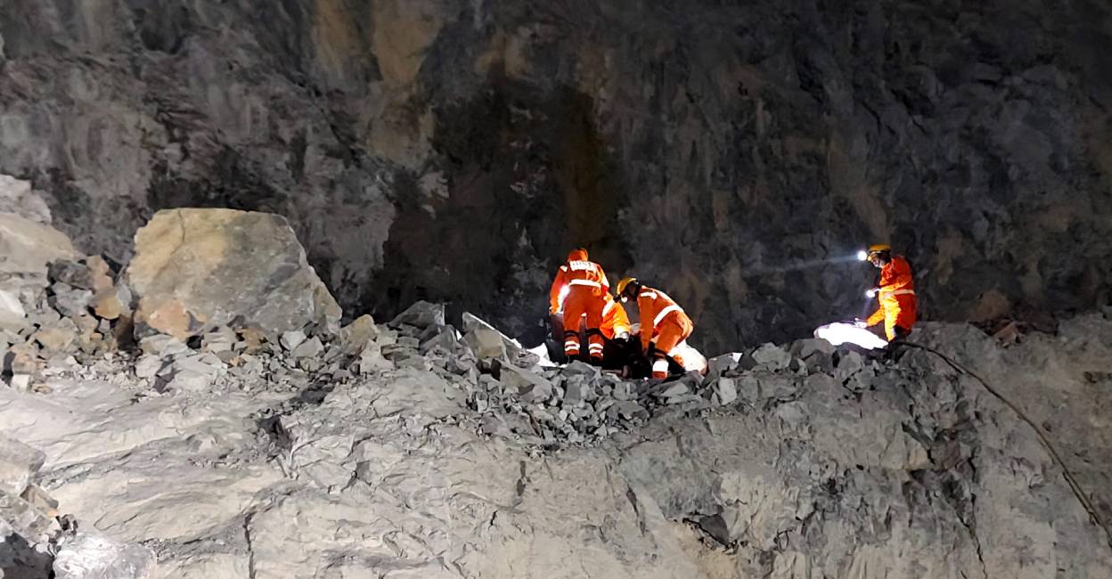 UP quarry collapse: Death toll rises to 6 | Onmanorama | India