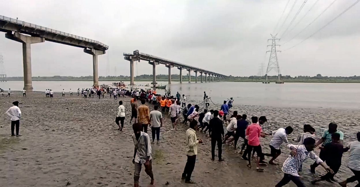 Death toll in Gujarat bridge collapse rises to 13; opposition blames ...