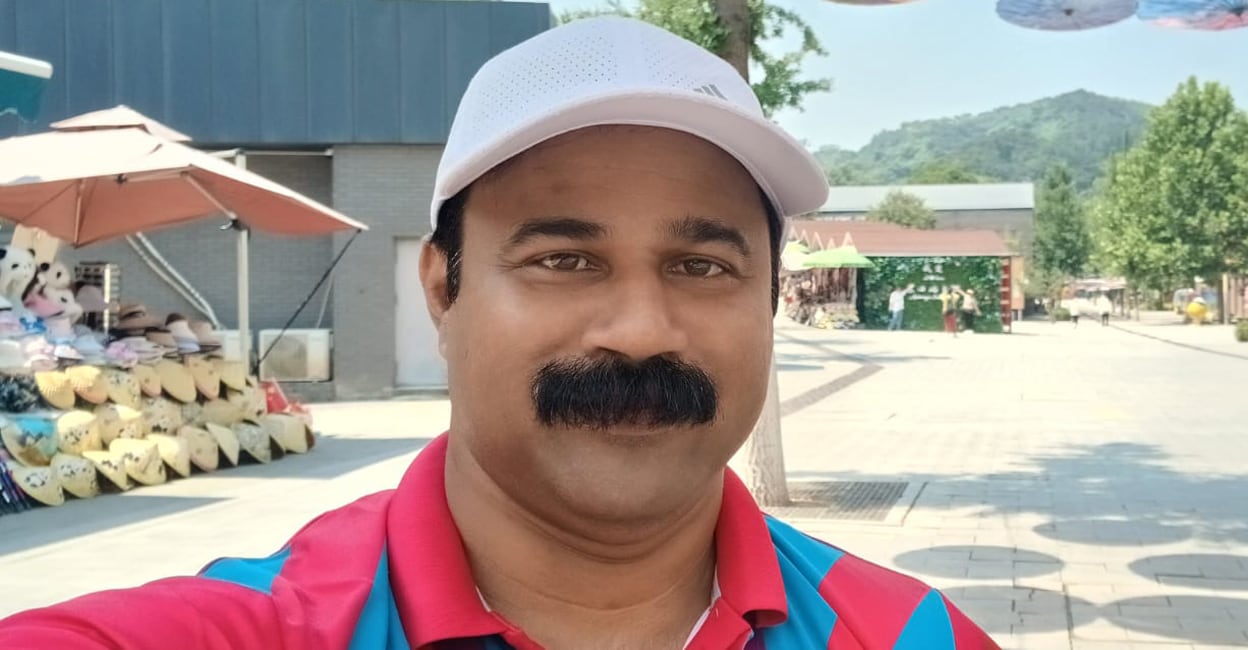 Joby Mathew: Kerala Superman hand-walks on the Great Wall of China and ...