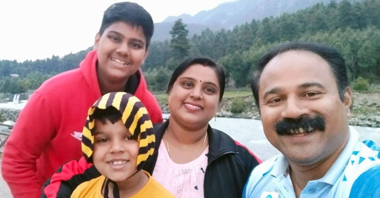 Joby Mathew: Kerala Superman hand-walks on the Great Wall of China and ...