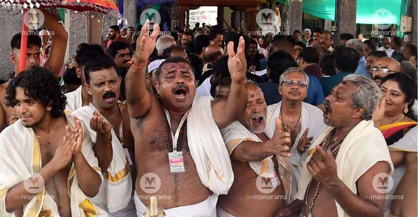 Kerala’s famed Aranmula Vallasadya feast, the largest in India, begins ...