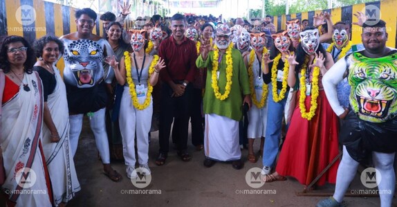 Pulikali leaves foreign visitors spellbound in Thrissur | Onmanorama