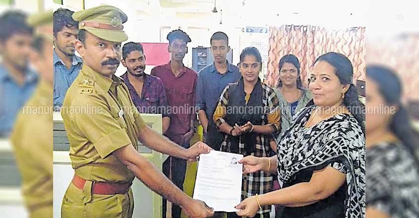 'Sarathi' driving licence introduced in Kerala too | Fast Track | Auto ...