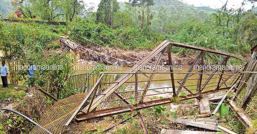 Landmark Munnar bridge washed away in August flood | Munnar floods ...