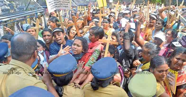 Women march to minister's office over removal of cross in TVPM | Women ...