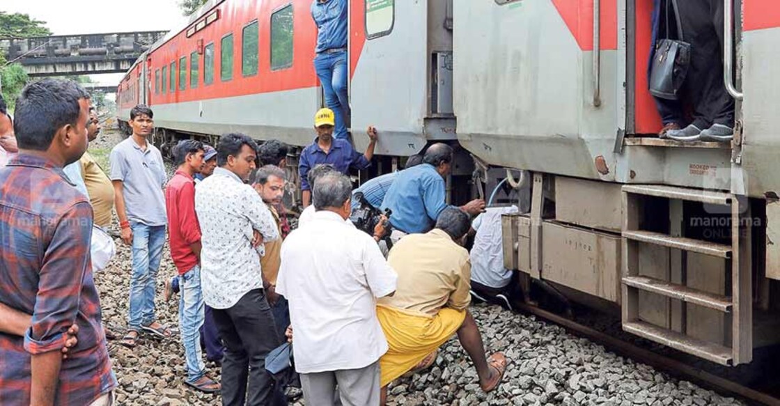 Coaches of two trains separate from engine; double tragedy averted ...