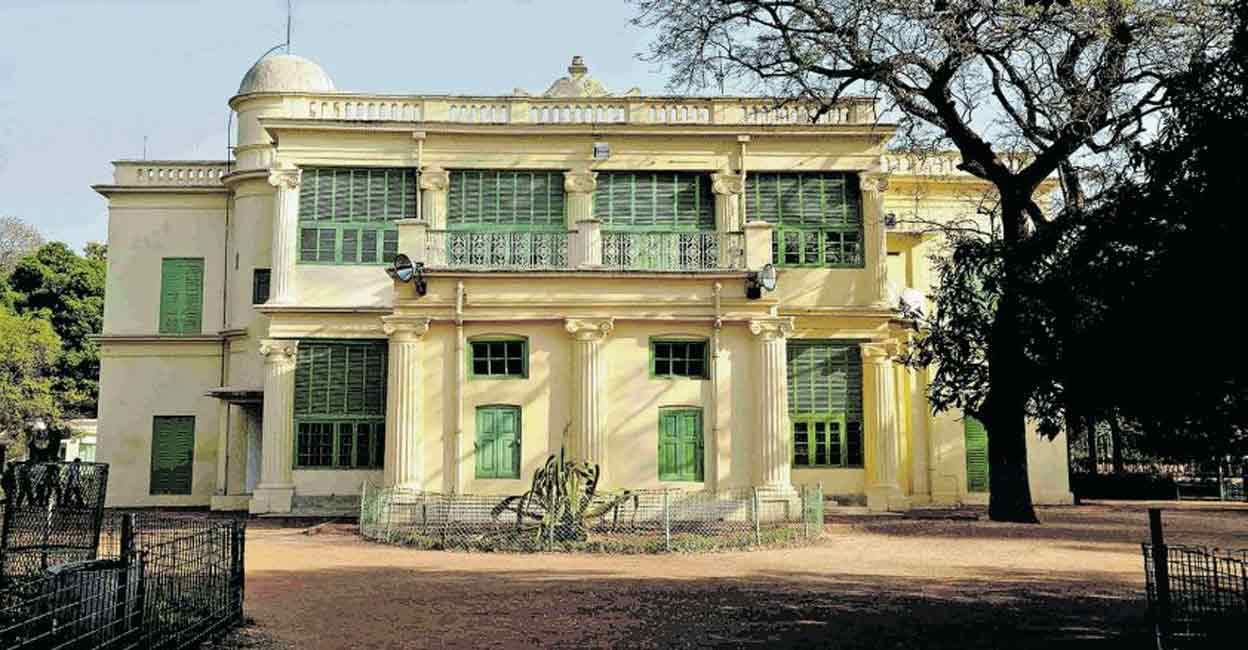 'Visva-Bharatiyan' PE Thomas, genius who feared fame | Art and Culture ...