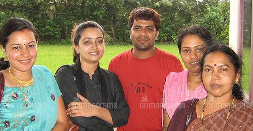 At school, Balabhaskar played first an Ilaiyaraaja piece