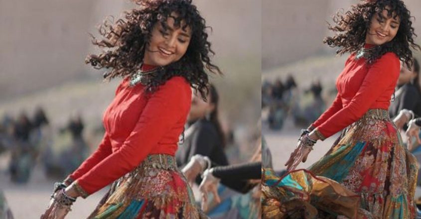 Manju Warrier shimmers as she dances to Prabhu Deva's steps in 'Kannilu Kannilu' | Entertainment ...