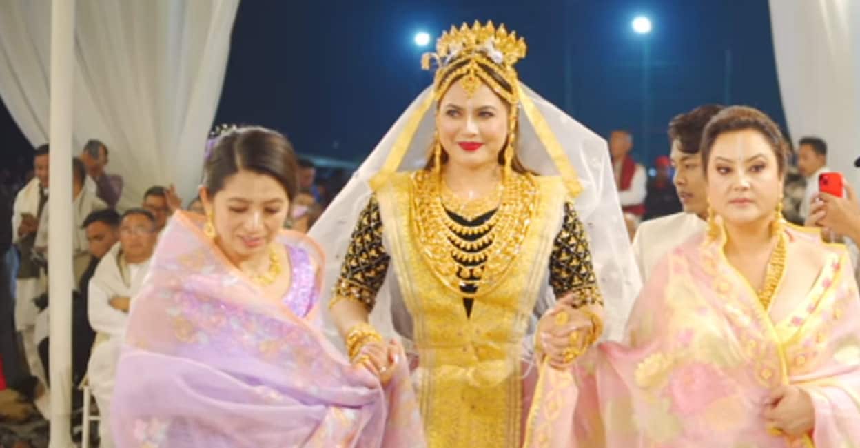 Randeep Hooda, Lin Laishram tie the knot in Manipuri style. Wedding ...