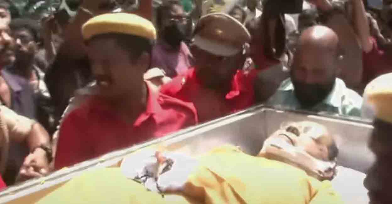 Mortal remains of actor-politician Innocent taken to Irinjalakuda for ...