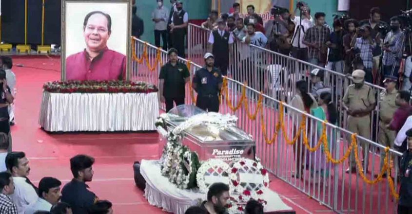 Mortal remains of actor-politician Innocent taken to Irinjalakuda for ...