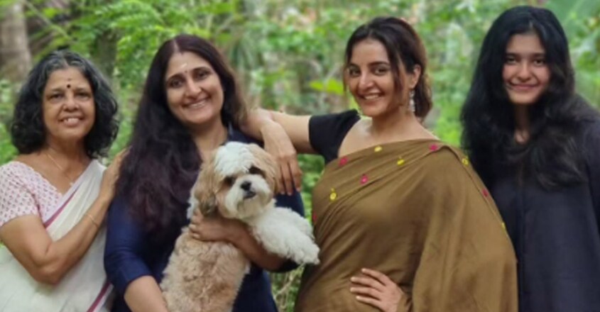 Manju Warrier celebrates Vishu with mom Girija, brother's family. See ...