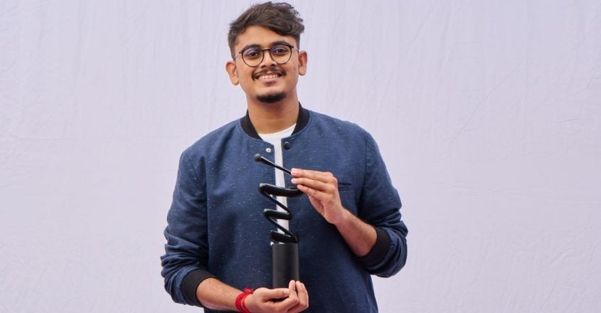 Mazhavil Music's Lifetime Achievement award presented to Sreekumaran Thampi