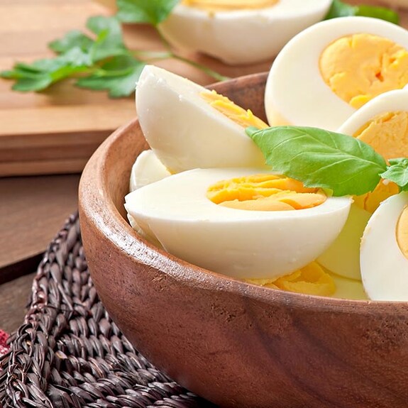 how to boil an egg and not crack it