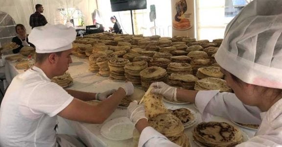 Flipping marvellous: Balkan chefs break pancake record | Guinness World ...