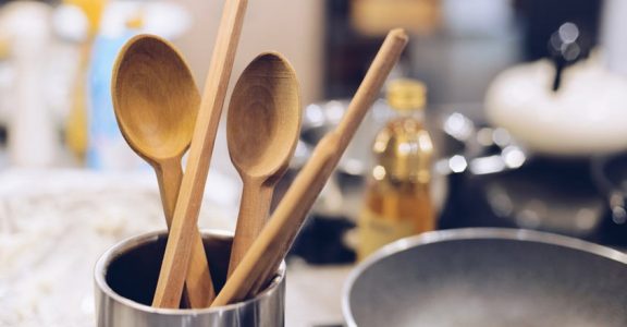 How to keep wooden spoons clean | Cleaning wooden spoons | Wooden ...